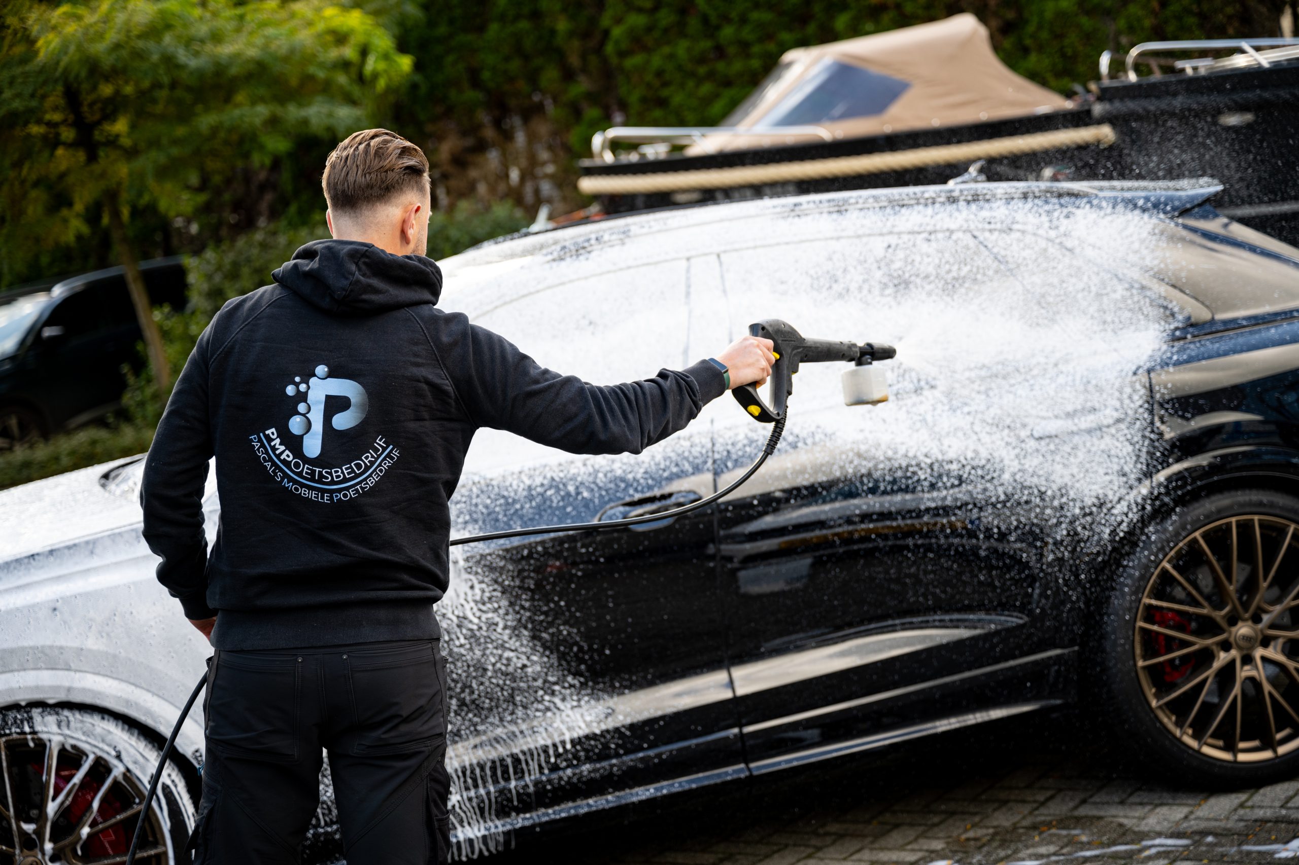 Auto reinigen - PMPoetsbedrijf